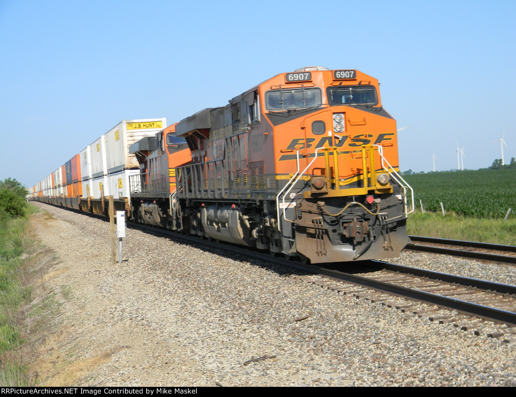 BNSF 6907